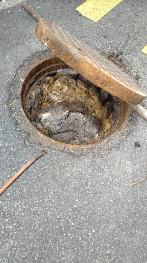 Emergency Unclogging drain to Manhole: Why Quick Action Isn't Always ...